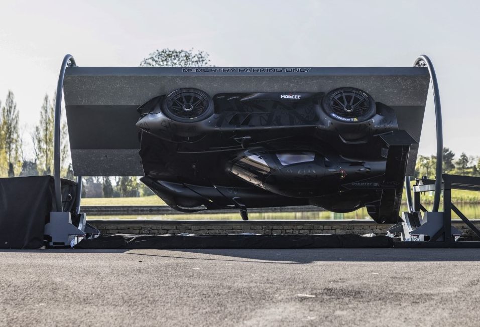 McMurtry hypercar defies gravity in upside-down feat - Electric High