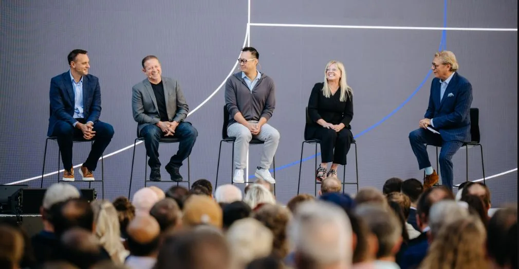 Ford to quit ‘Glass House’ for new Dearborn HQ in November - Electric High